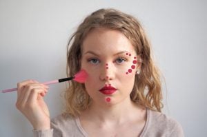 How to highlight your face & highlighting tips - Charlotta Eve