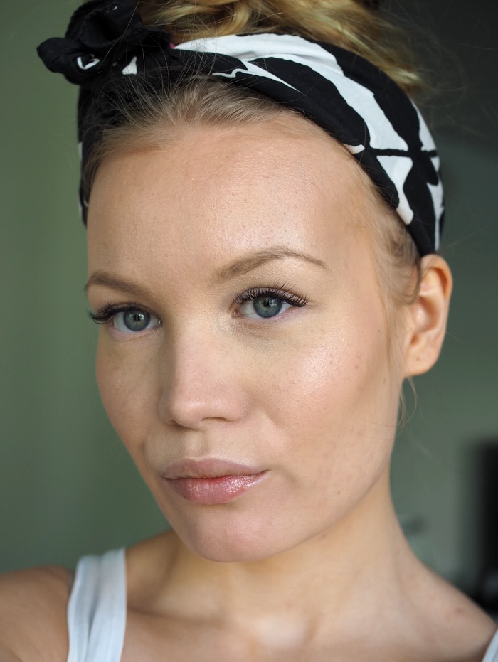 Glowy & natural skin with makeup - tutorial Glowy & natural skin with makeup - tutorial