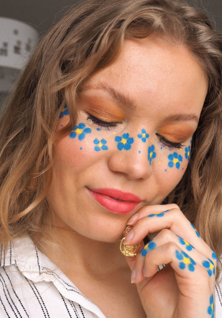 Blue flower freckles makeup - tutorial - Charlotta Eve